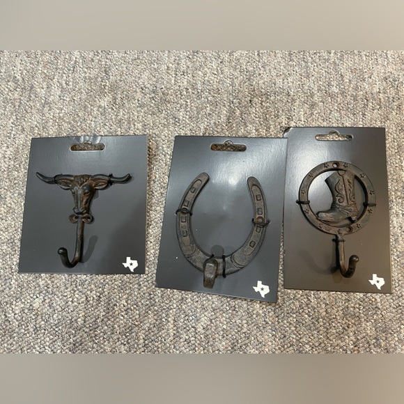 Texas Proud | Accents | Set Of 3 Rustic Wall Hooks Set Bull Horseshoe ...